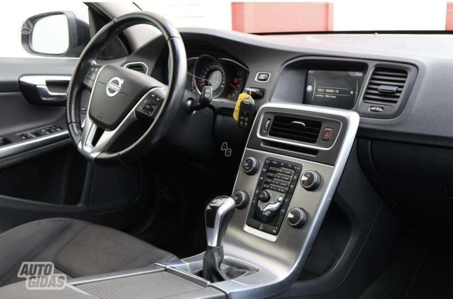 Melns Volvo V60 2014 Jonava, ar dzinēja tilpumu 2.00 L un nobraukumu 363 tūkst. km par 3350 €, foto 11 vietnē AUTOMOTO.COM.LV