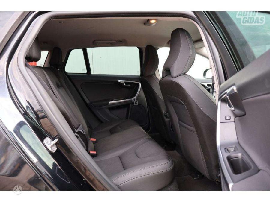 Melns Volvo V60 2014 Jonava, ar dzinēja tilpumu 2.00 L un nobraukumu 363 tūkst. km par 3350 €, foto 14 vietnē AUTOMOTO.COM.LV