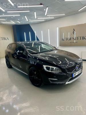 Black Volvo V60 2014 in Riga, with an engine capacity of 2.00 L and mileage of 254 thousand km for 7750 €, photo 3 on AUTOMOTO.COM.LV