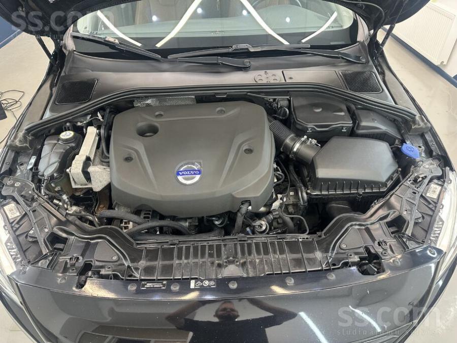 Black Volvo V60 2014 in Riga, with an engine capacity of 2.00 L and mileage of 254 thousand km for 7750 €, photo 8 on AUTOMOTO.COM.LV