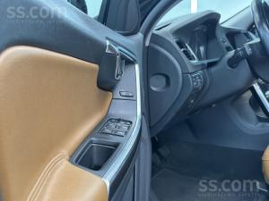 Black Volvo V60 2014 in Riga, with an engine capacity of 2.00 L and mileage of 254 thousand km for 7750 €, photo 11 on AUTOMOTO.COM.LV