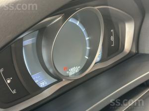 Black Volvo V60 2014 in Riga, with an engine capacity of 2.00 L and mileage of 254 thousand km for 7750 €, photo 12 on AUTOMOTO.COM.LV