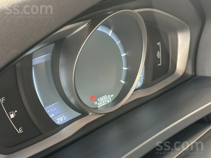 Black Volvo V60 2014 in Riga, with an engine capacity of 2.00 L and mileage of 254 thousand km for 7750 €, photo 12 on AUTOMOTO.COM.LV
