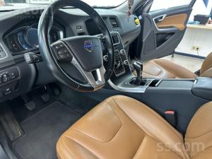 Black Volvo V60 2014 in Riga, with an engine capacity of 2.00 L and mileage of 254 thousand km for 7750 €, photo 15 on AUTOMOTO.COM.LV