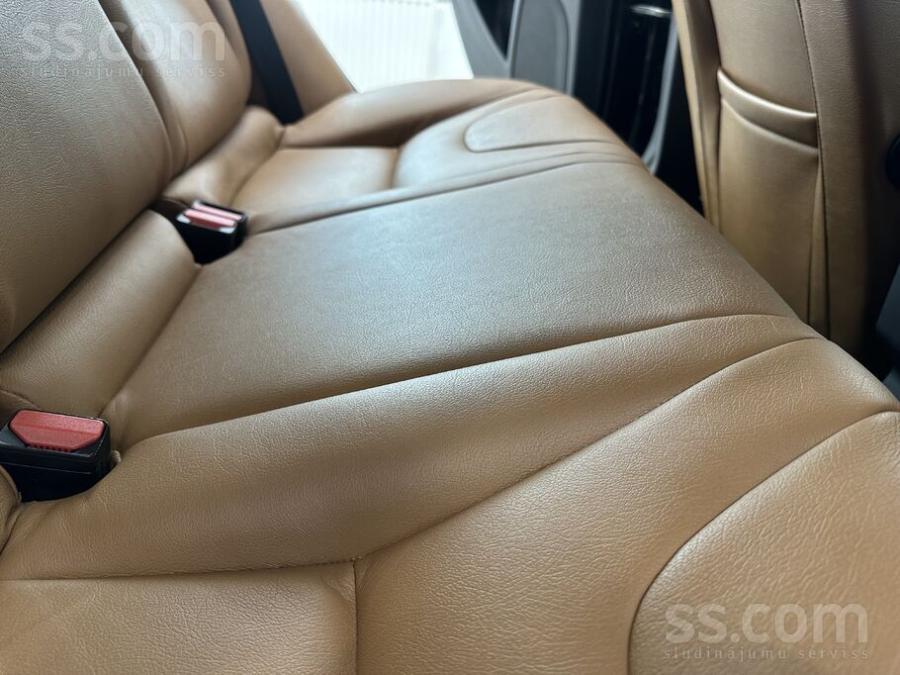Black Volvo V60 2014 in Riga, with an engine capacity of 2.00 L and mileage of 254 thousand km for 7750 €, photo 20 on AUTOMOTO.COM.LV