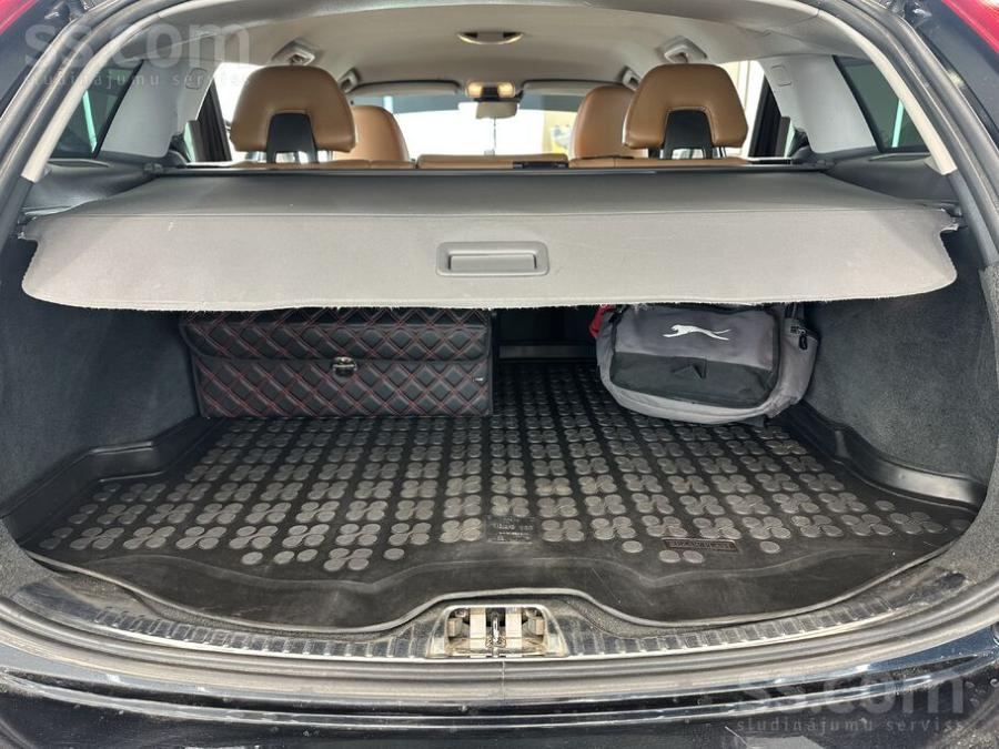 Black Volvo V60 2014 in Riga, with an engine capacity of 2.00 L and mileage of 254 thousand km for 7750 €, photo 24 on AUTOMOTO.COM.LV