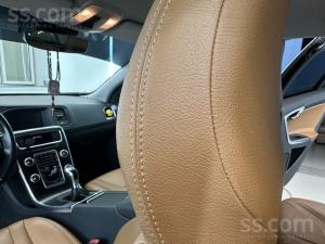 Black Volvo V60 2014 in Riga, with an engine capacity of 2.00 L and mileage of 254 thousand km for 7750 €, photo 26 on AUTOMOTO.COM.LV