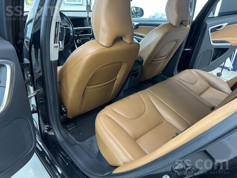 Black Volvo V60 2014 in Riga, with an engine capacity of 2.00 L and mileage of 254 thousand km for 7750 €, photo 29 on AUTOMOTO.COM.LV