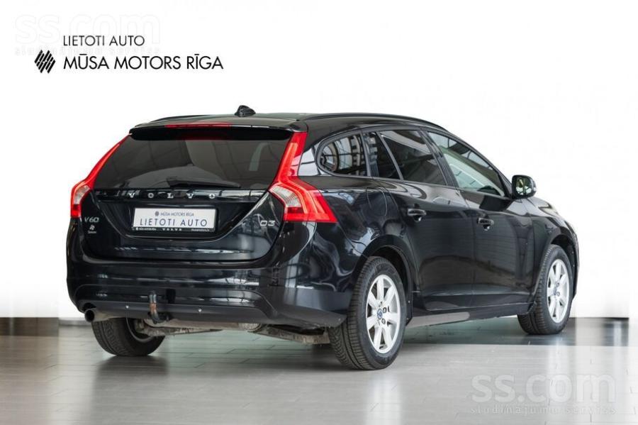 Black Volvo V60 2014 in Riga, with an engine capacity of 2.00 L and mileage of 294 thousand km for 6900 €, photo 3 on AUTOMOTO.COM.LV