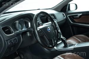 Black Volvo V60 2014 in Riga, with an engine capacity of 2.00 L and mileage of 294 thousand km for 6900 €, photo 4 on AUTOMOTO.COM.LV