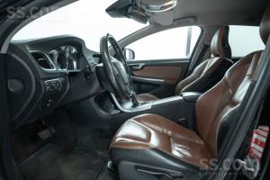 Black Volvo V60 2014 in Riga, with an engine capacity of 2.00 L and mileage of 294 thousand km for 6900 €, photo 6 on AUTOMOTO.COM.LV