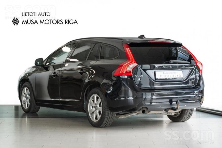 Black Volvo V60 2014 in Riga, with an engine capacity of 2.00 L and mileage of 294 thousand km for 6900 €, photo 9 on AUTOMOTO.COM.LV