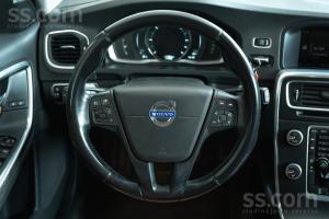 Black Volvo V60 2014 in Riga, with an engine capacity of 2.00 L and mileage of 294 thousand km for 6900 €, photo 12 on AUTOMOTO.COM.LV