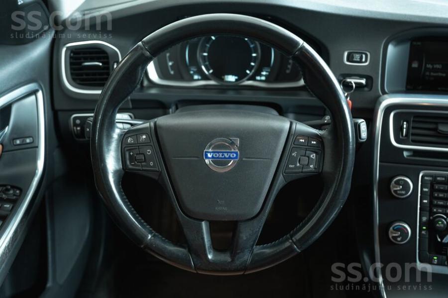 Black Volvo V60 2014 in Riga, with an engine capacity of 2.00 L and mileage of 294 thousand km for 6900 €, photo 12 on AUTOMOTO.COM.LV