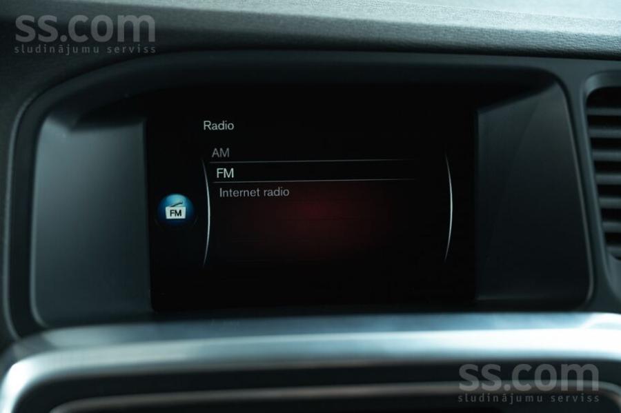 Black Volvo V60 2014 in Riga, with an engine capacity of 2.00 L and mileage of 294 thousand km for 6900 €, photo 21 on AUTOMOTO.COM.LV