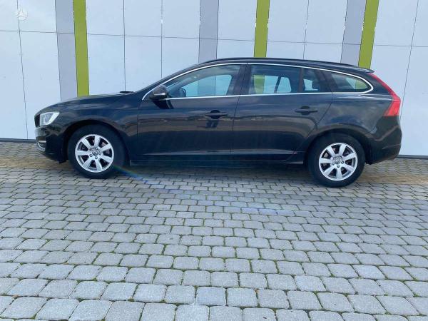 Melns Volvo V60 2014 Raseiniai, ar dzinēja tilpumu 1.98 L un nobraukumu 216 tūkst. km par 6300 €, foto 2 vietnē AUTOMOTO.COM.LV
