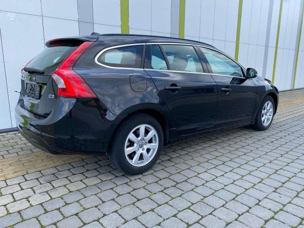 Melns Volvo V60 2014 Raseiniai, ar dzinēja tilpumu 1.98 L un nobraukumu 216 tūkst. km par 6300 €, foto 5 vietnē AUTOMOTO.COM.LV