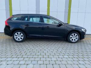 Melns Volvo V60 2014 Raseiniai, ar dzinēja tilpumu 1.98 L un nobraukumu 216 tūkst. km par 6300 €, foto 7 vietnē AUTOMOTO.COM.LV