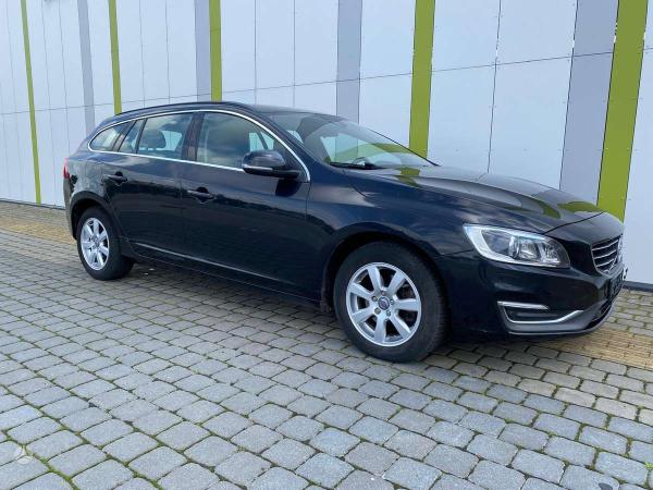 Melns Volvo V60 2014 Raseiniai, ar dzinēja tilpumu 1.98 L un nobraukumu 216 tūkst. km par 6300 €, foto 7 vietnē AUTOMOTO.COM.LV