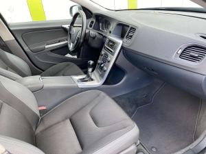 Melns Volvo V60 2014 Raseiniai, ar dzinēja tilpumu 1.98 L un nobraukumu 216 tūkst. km par 6300 €, foto 15 vietnē AUTOMOTO.COM.LV