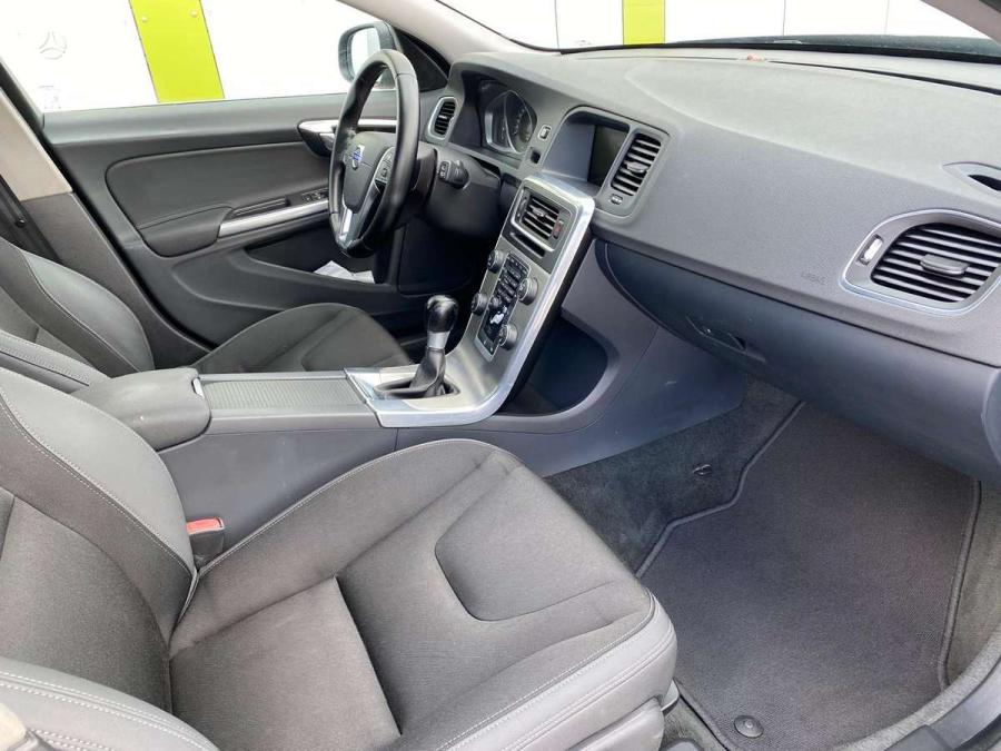 Melns Volvo V60 2014 Raseiniai, ar dzinēja tilpumu 1.98 L un nobraukumu 216 tūkst. km par 6300 €, foto 15 vietnē AUTOMOTO.COM.LV