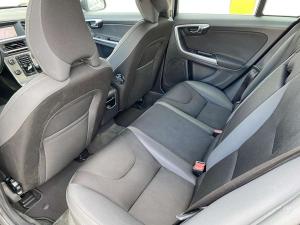 Melns Volvo V60 2014 Raseiniai, ar dzinēja tilpumu 1.98 L un nobraukumu 216 tūkst. km par 6300 €, foto 16 vietnē AUTOMOTO.COM.LV