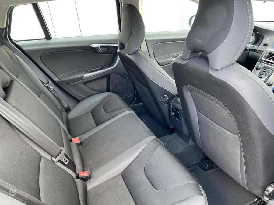 Melns Volvo V60 2014 Raseiniai, ar dzinēja tilpumu 1.98 L un nobraukumu 216 tūkst. km par 6300 €, foto 17 vietnē AUTOMOTO.COM.LV