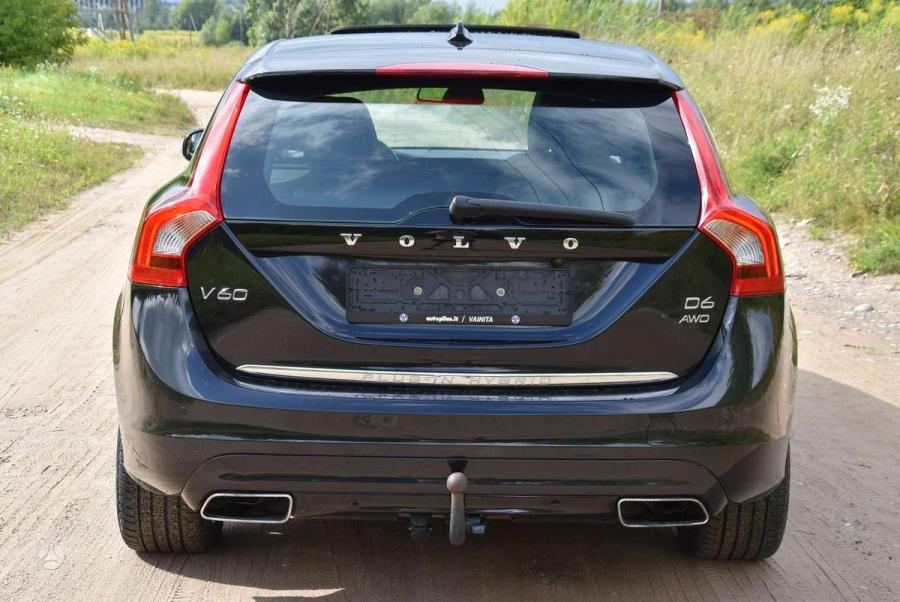 Black Volvo V60 2014 in Vilnius, with an engine capacity of 2.40 L and mileage of 224 thousand km for 7000 €, photo 4 on AUTOMOTO.COM.LV