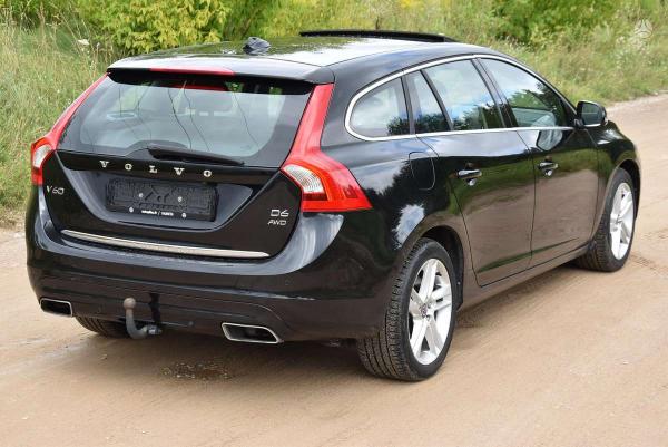 Melns Volvo V60 2014 Viļņa, ar dzinēja tilpumu 2.40 L un nobraukumu 224 tūkst. km par 7000 €, foto 6 vietnē AUTOMOTO.COM.LV