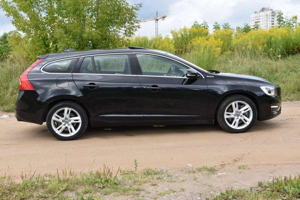 Melns Volvo V60 2014 Viļņa, ar dzinēja tilpumu 2.40 L un nobraukumu 224 tūkst. km par 7000 €, foto 7 vietnē AUTOMOTO.COM.LV