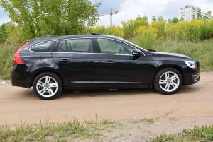 Black Volvo V60 2014 in Vilnius, with an engine capacity of 2.40 L and mileage of 224 thousand km for 7000 €, photo 8 on AUTOMOTO.COM.LV