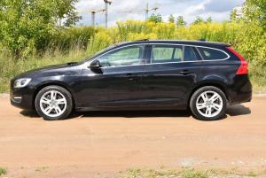 Black Volvo V60 2014 in Vilnius, with an engine capacity of 2.40 L and mileage of 224 thousand km for 7000 €, photo 9 on AUTOMOTO.COM.LV