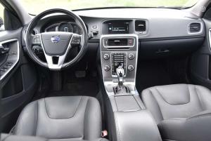 Black Volvo V60 2014 in Vilnius, with an engine capacity of 2.40 L and mileage of 224 thousand km for 7000 €, photo 10 on AUTOMOTO.COM.LV