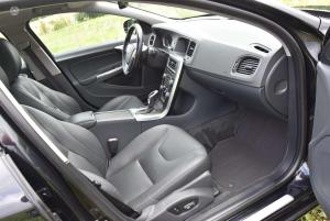 Black Volvo V60 2014 in Vilnius, with an engine capacity of 2.40 L and mileage of 224 thousand km for 7000 €, photo 11 on AUTOMOTO.COM.LV
