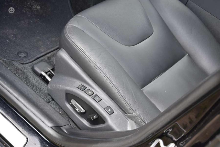 Black Volvo V60 2014 in Vilnius, with an engine capacity of 2.40 L and mileage of 224 thousand km for 7000 €, photo 13 on AUTOMOTO.COM.LV