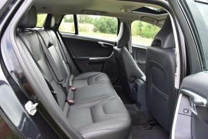 Black Volvo V60 2014 in Vilnius, with an engine capacity of 2.40 L and mileage of 224 thousand km for 7000 €, photo 15 on AUTOMOTO.COM.LV