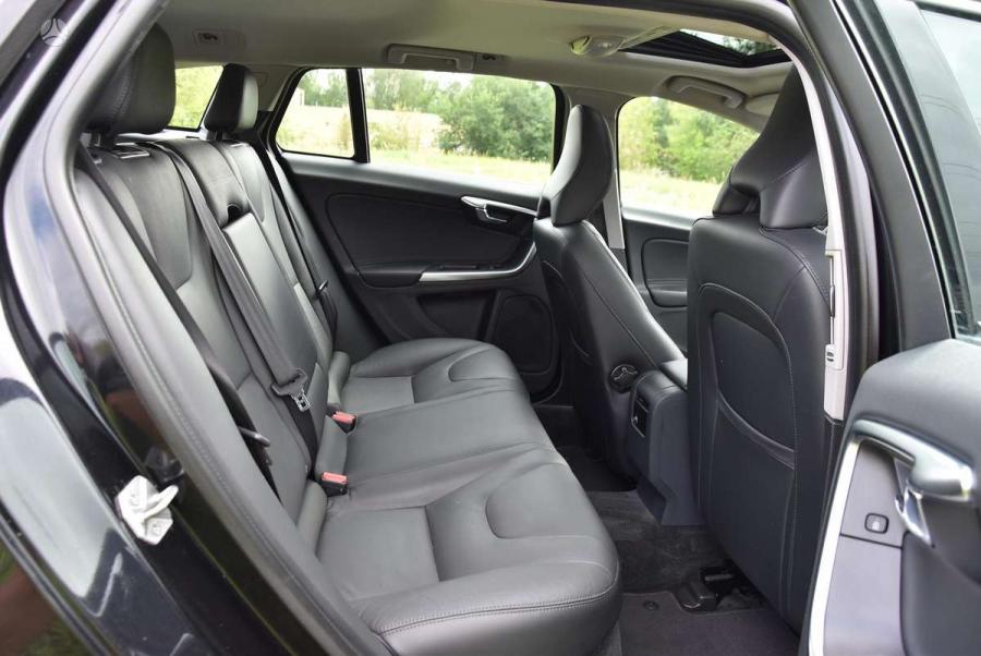 Black Volvo V60 2014 in Vilnius, with an engine capacity of 2.40 L and mileage of 224 thousand km for 7000 €, photo 15 on AUTOMOTO.COM.LV