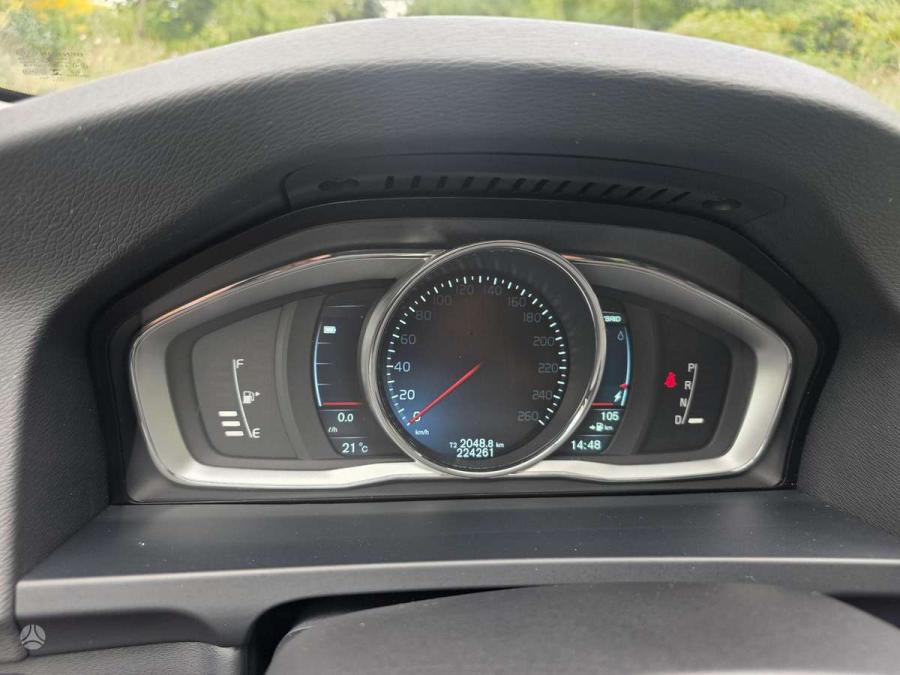 Black Volvo V60 2014 in Vilnius, with an engine capacity of 2.40 L and mileage of 224 thousand km for 7000 €, photo 17 on AUTOMOTO.COM.LV