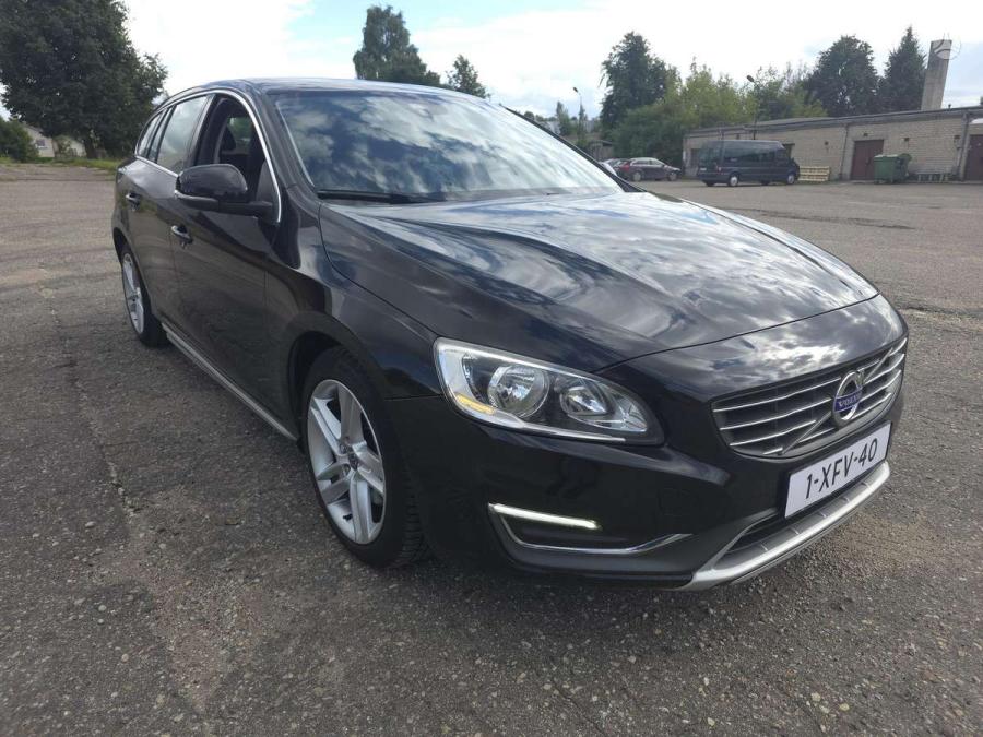 Melns Volvo V60 2014 Utena, ar dzinēja tilpumu 1.97 L un nobraukumu 321 tūkst. km par 4800 €, foto 3 vietnē AUTOMOTO.COM.LV