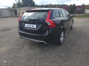 Melns Volvo V60 2014 Utena, ar dzinēja tilpumu 1.97 L un nobraukumu 321 tūkst. km par 4800 €, foto 4 vietnē AUTOMOTO.COM.LV