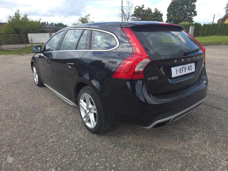 Melns Volvo V60 2014 Utena, ar dzinēja tilpumu 1.97 L un nobraukumu 321 tūkst. km par 4800 €, foto 5 vietnē AUTOMOTO.COM.LV