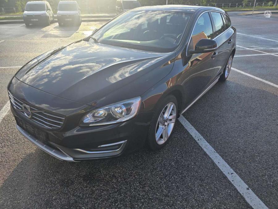 Melns Volvo V60 2014 Utena, ar dzinēja tilpumu 1.97 L un nobraukumu 321 tūkst. km par 4800 €, foto 7 vietnē AUTOMOTO.COM.LV