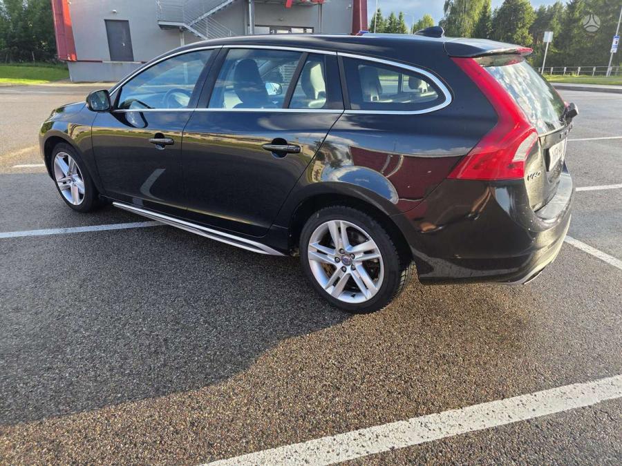 Melns Volvo V60 2014 Utena, ar dzinēja tilpumu 1.97 L un nobraukumu 321 tūkst. km par 4800 €, foto 8 vietnē AUTOMOTO.COM.LV