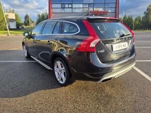 Melns Volvo V60 2014 Utena, ar dzinēja tilpumu 1.97 L un nobraukumu 321 tūkst. km par 4800 €, foto 9 vietnē AUTOMOTO.COM.LV
