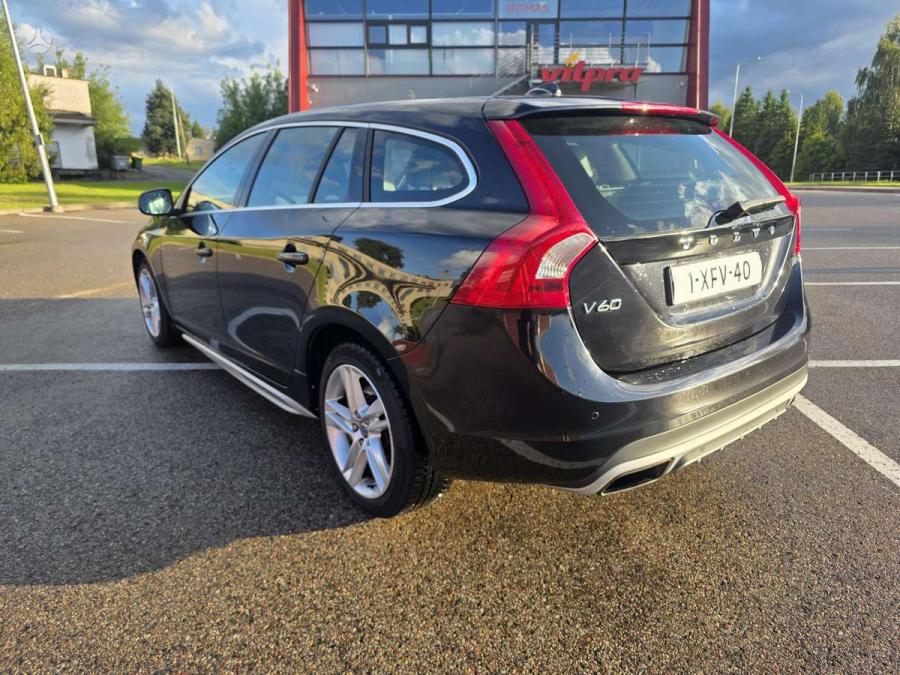 Melns Volvo V60 2014 Utena, ar dzinēja tilpumu 1.97 L un nobraukumu 321 tūkst. km par 4800 €, foto 9 vietnē AUTOMOTO.COM.LV