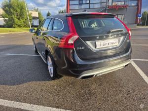 Melns Volvo V60 2014 Utena, ar dzinēja tilpumu 1.97 L un nobraukumu 321 tūkst. km par 4800 €, foto 10 vietnē AUTOMOTO.COM.LV