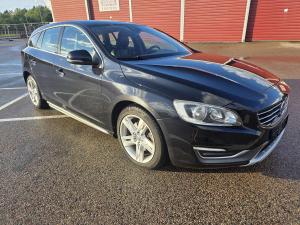 Melns Volvo V60 2014 Utena, ar dzinēja tilpumu 1.97 L un nobraukumu 321 tūkst. km par 4800 €, foto 12 vietnē AUTOMOTO.COM.LV