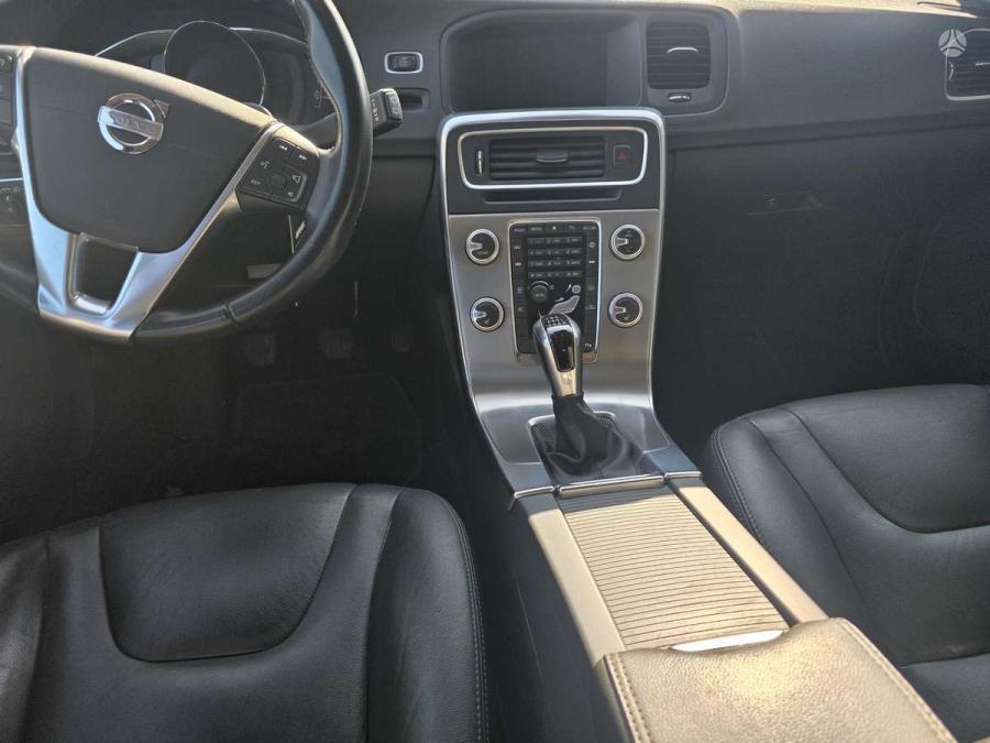 Melns Volvo V60 2014 Utena, ar dzinēja tilpumu 1.97 L un nobraukumu 321 tūkst. km par 4800 €, foto 17 vietnē AUTOMOTO.COM.LV