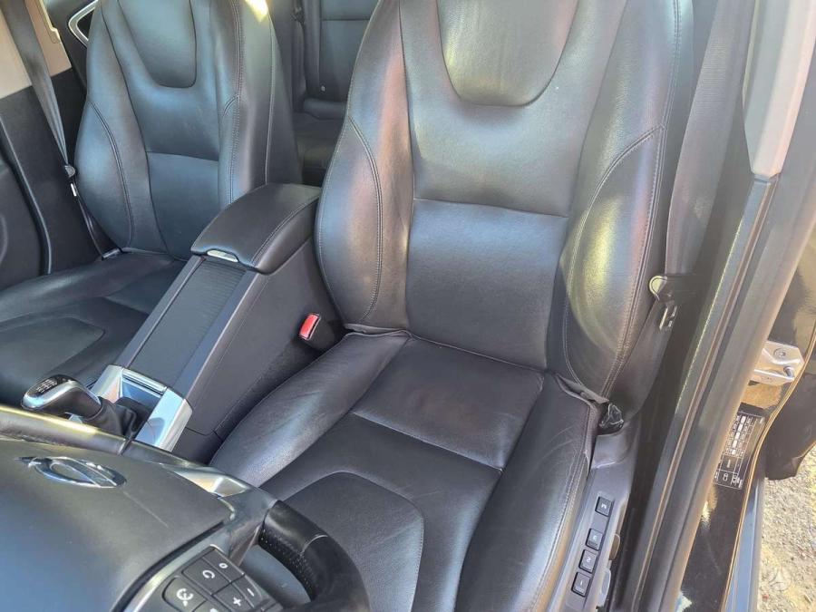 Melns Volvo V60 2014 Utena, ar dzinēja tilpumu 1.97 L un nobraukumu 321 tūkst. km par 4800 €, foto 19 vietnē AUTOMOTO.COM.LV