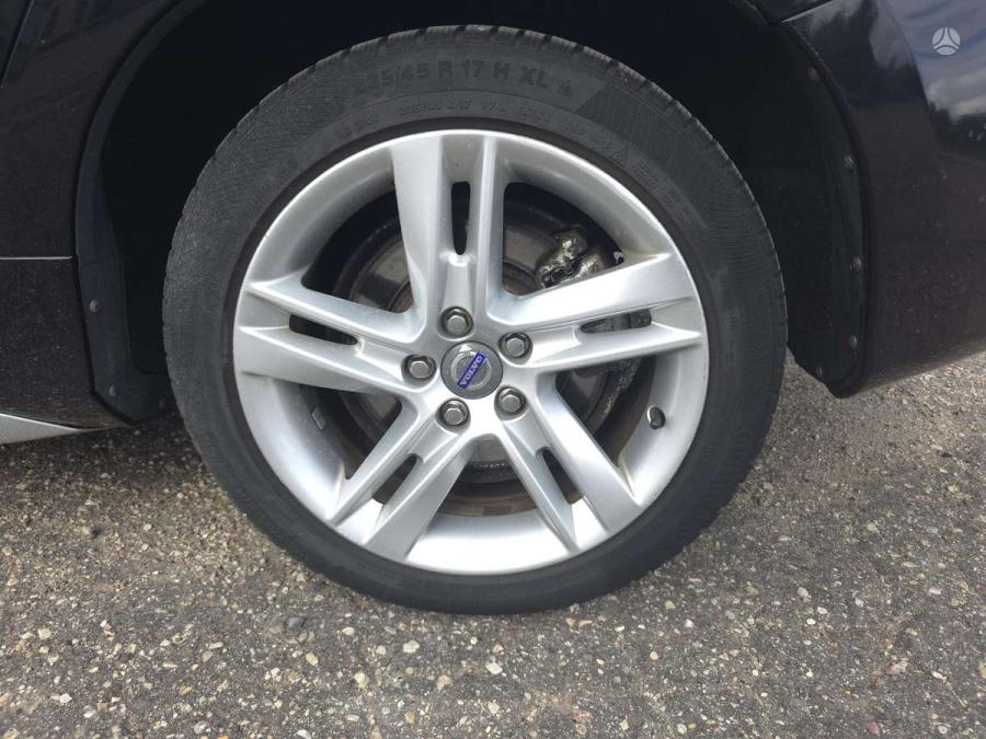 Melns Volvo V60 2014 Utena, ar dzinēja tilpumu 1.97 L un nobraukumu 321 tūkst. km par 4800 €, foto 24 vietnē AUTOMOTO.COM.LV